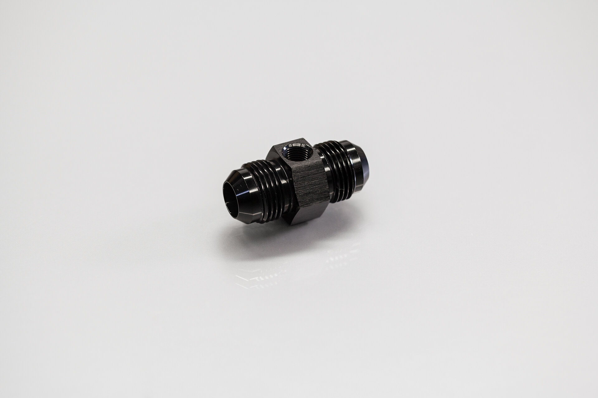 LEVEL Performance фитинг AN10-AN10 прямой под сенсор 1/8 NPT, GBFP191-10