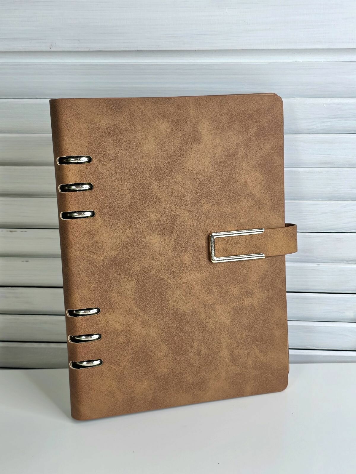 Блокнот-органайзер А5 на кольцах 96 л. на магните в линейку коричневый