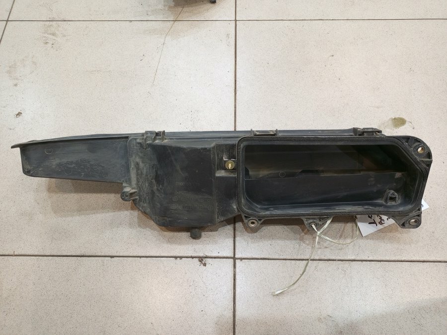 Воздухозаборник (внутри) от Mazda Demio DY 2003-2007