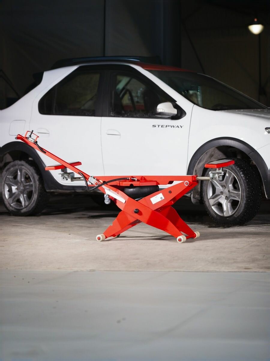 Ножничный подкатной пневмоподъемник ASTRA MICROLIFT для легковых автомобилей, до 2 т, высота подъема 1,2 м, красный