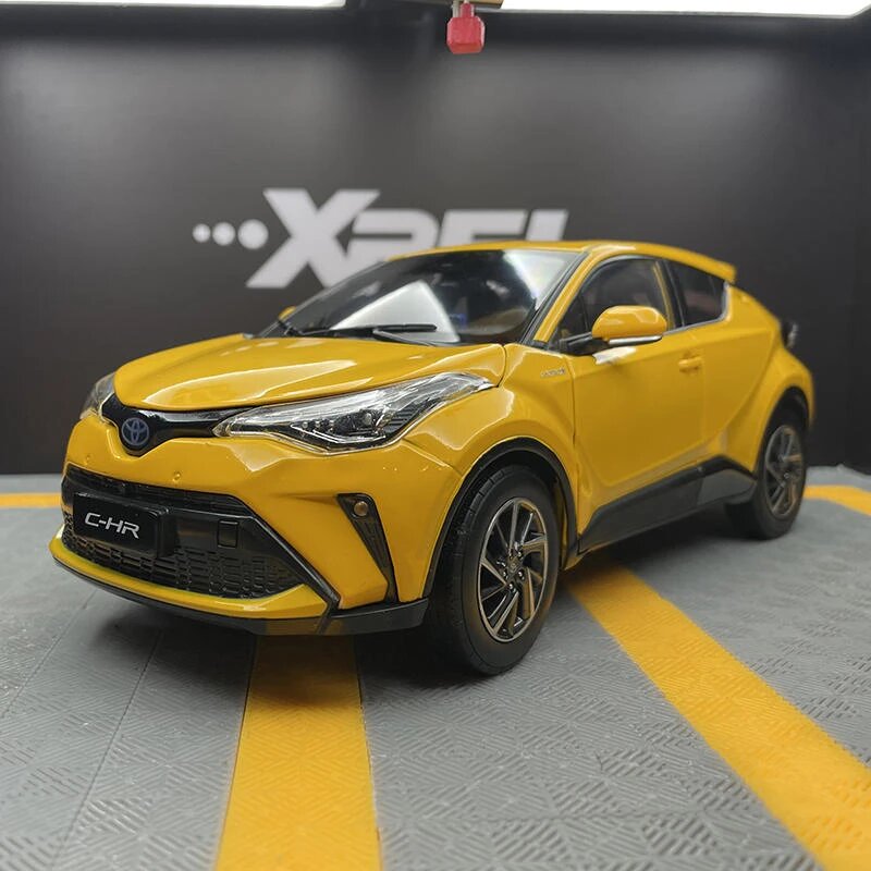 Welly 1:18 Toyota CHR Yellow, металлическая модель автомобиля