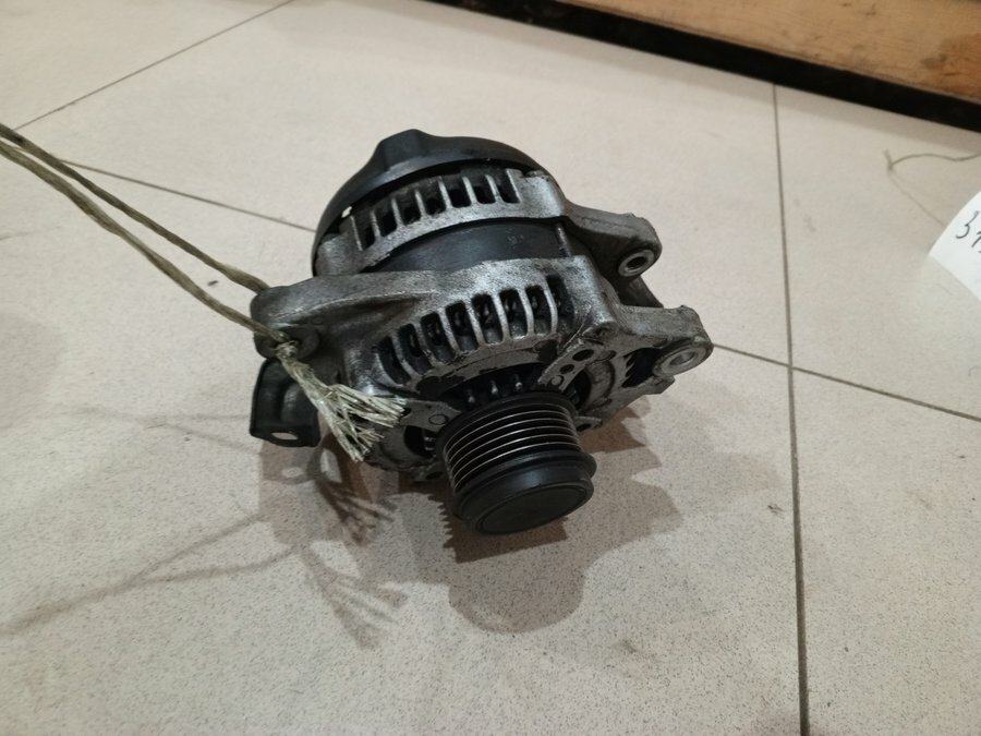 Генератор от Toyota Corolla E150 2006-2013
