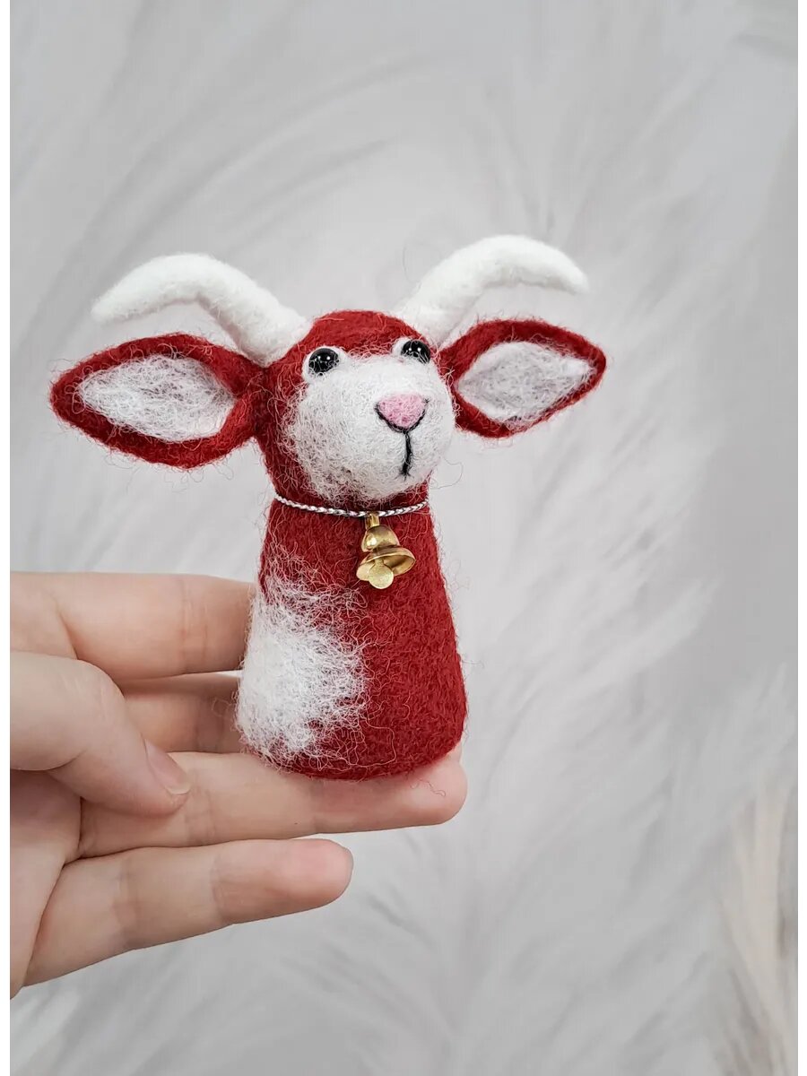 Фигурка декоративная. Коза из шерсти. Ручная работа.