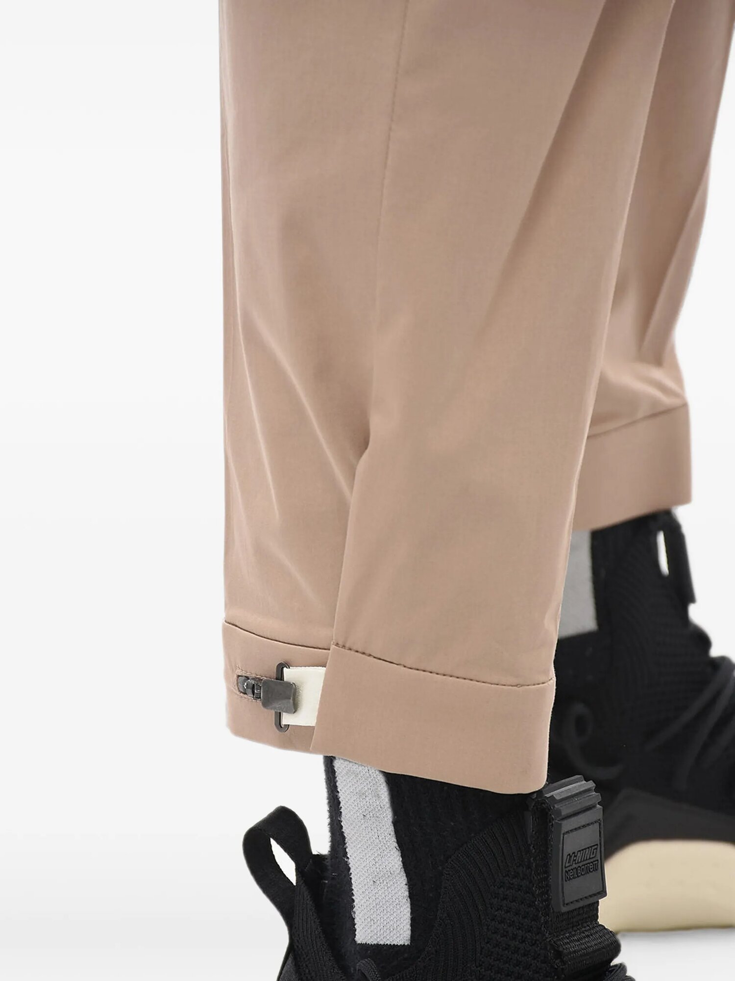 Брюки Neil Barrett Adjustable-ankle cropped tapered trousers, размер 44 — фото 1