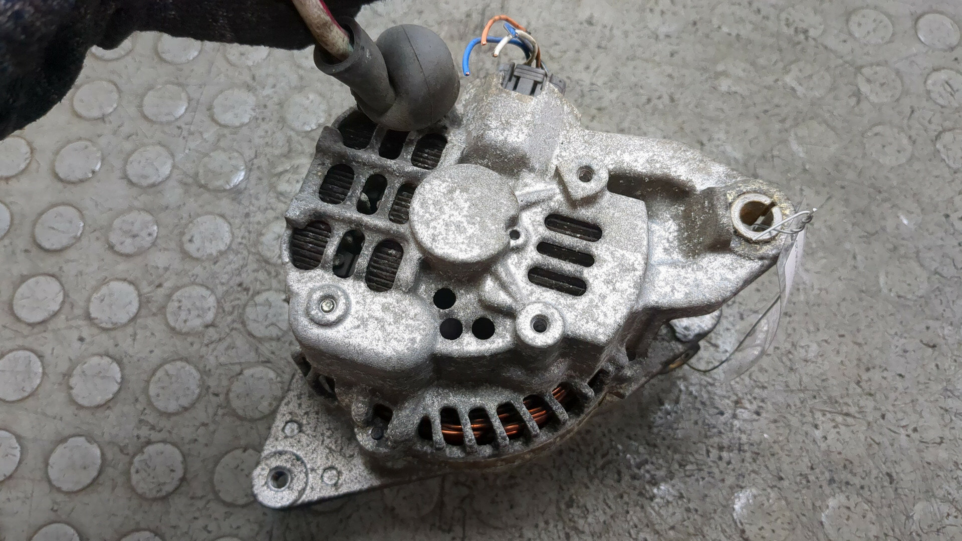 Генератор Mitsubishi Lancer 9 Б/У — фото 1