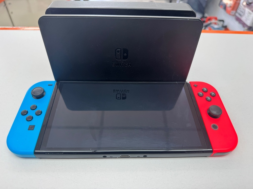 Игровая приставка Nintendo Switch OLED 64 ГБ, без игр, красный/синий, б/у, уценка