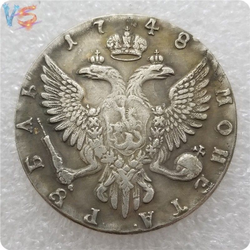 Это серебряная монета периода царской России, отчеканенная в 1748 году.