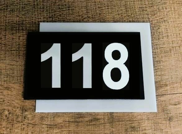 Цифры на дверь, табличка с номером черная 118