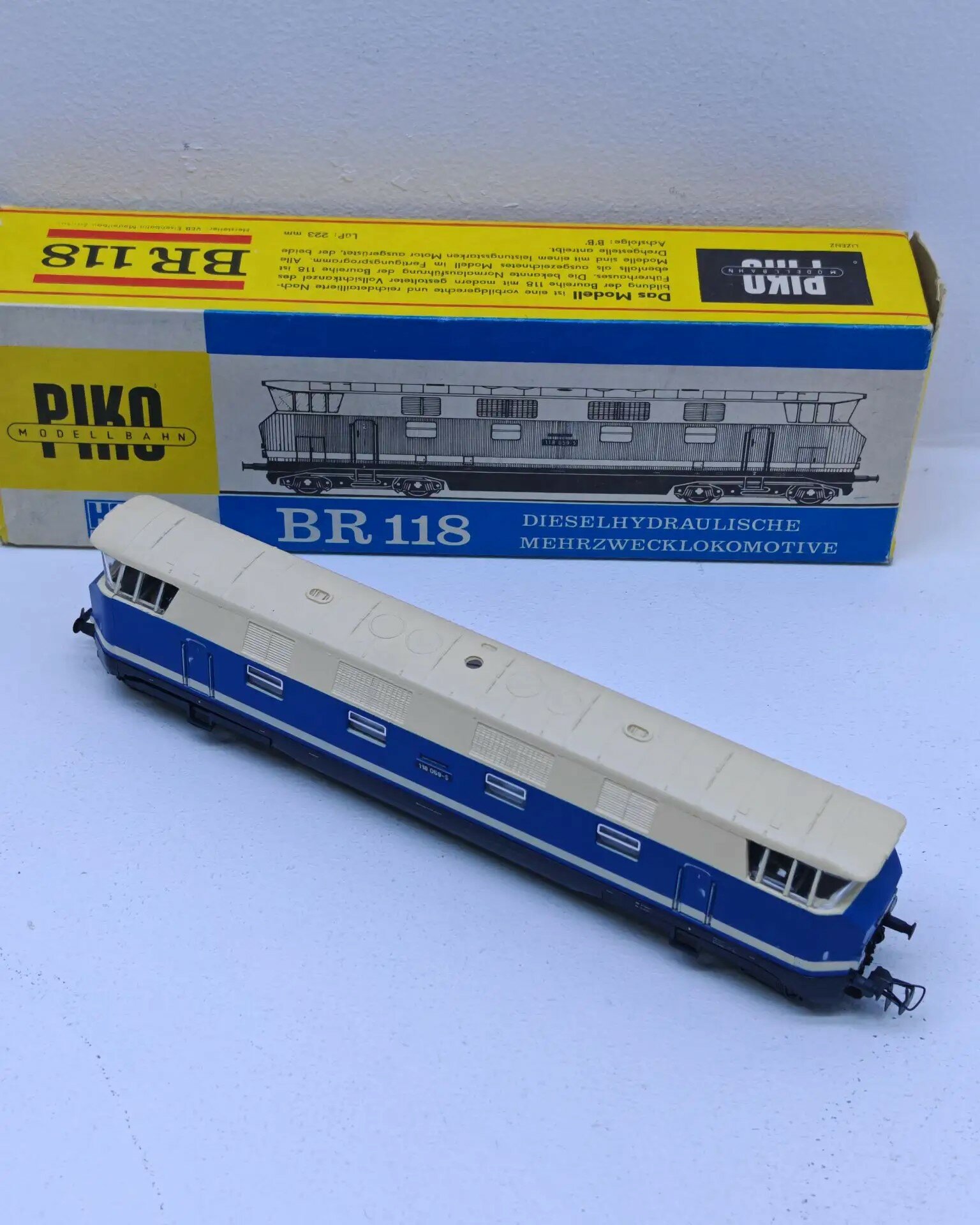 Модель дизельного 4-х осного тепловоза BR118 PIKO DDR ГДР 1:87/1.65mm, 1960-1980 гг.