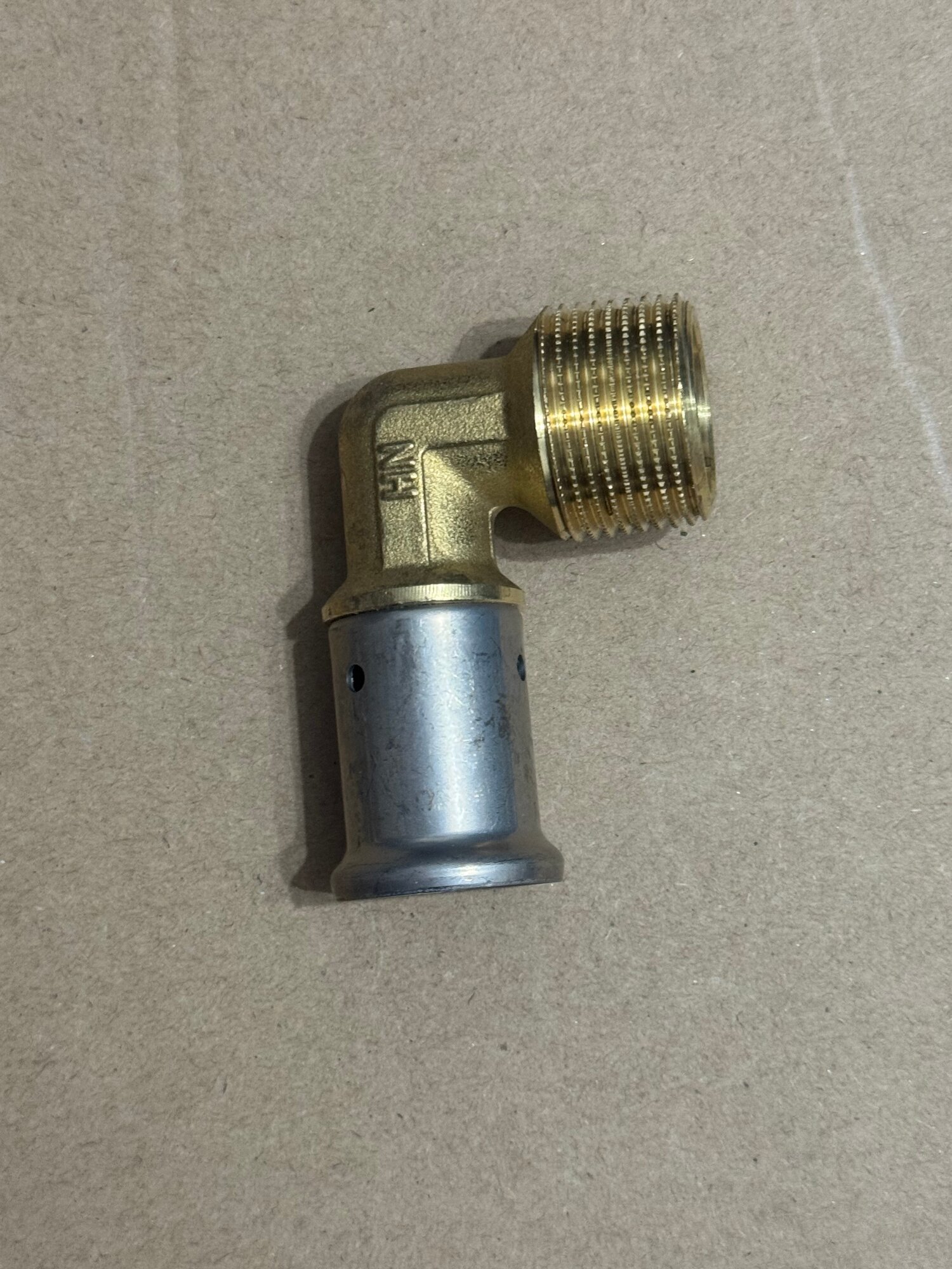 Угольник 90° НР с оловянным покрытием HENCO 20x3/4" пресс, латунь