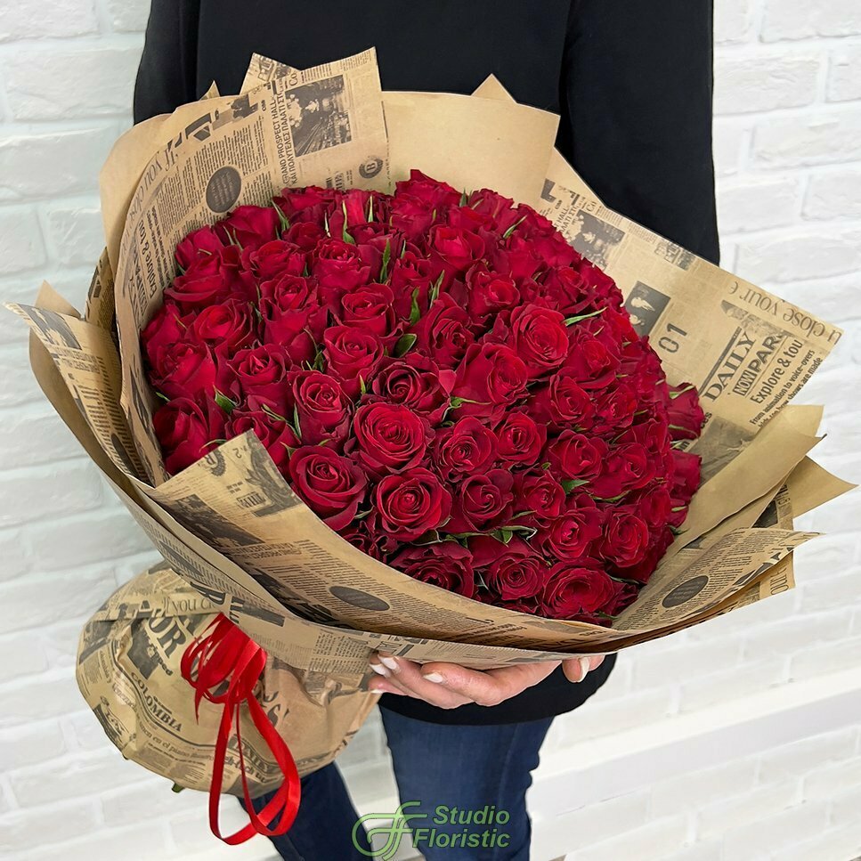 Монобукет Studio Floristic "Роскошной", красные розы Кения, 101 цветок, высота 40см