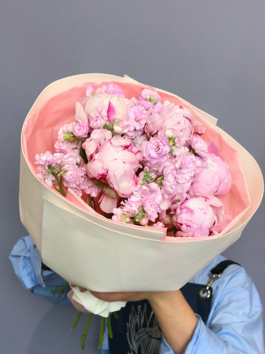 Букет из Пионов и матиоллы, PROTEA- Студия Цветов