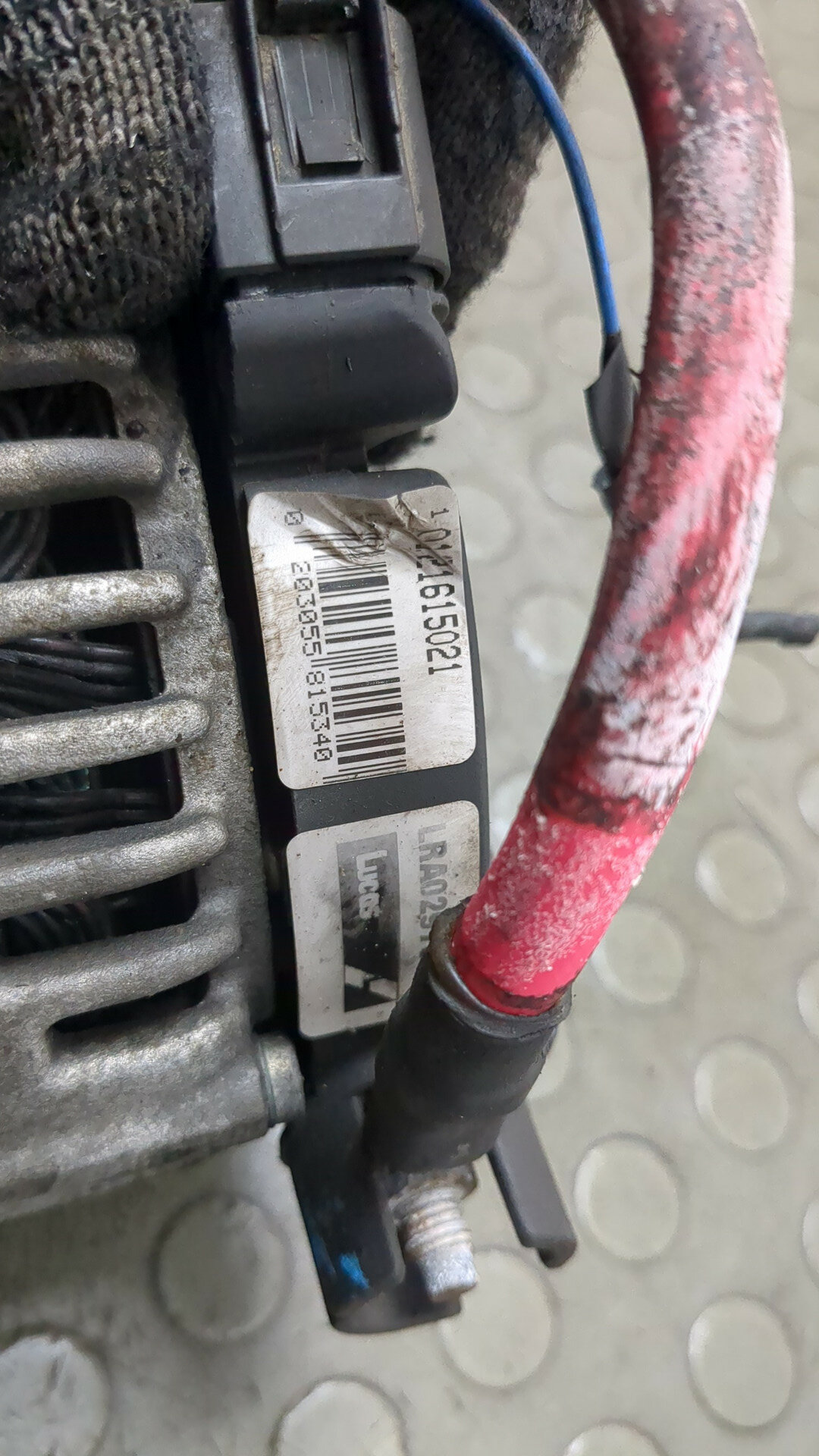 Генератор Land Rover Freelander 2 Б/У — фото 1