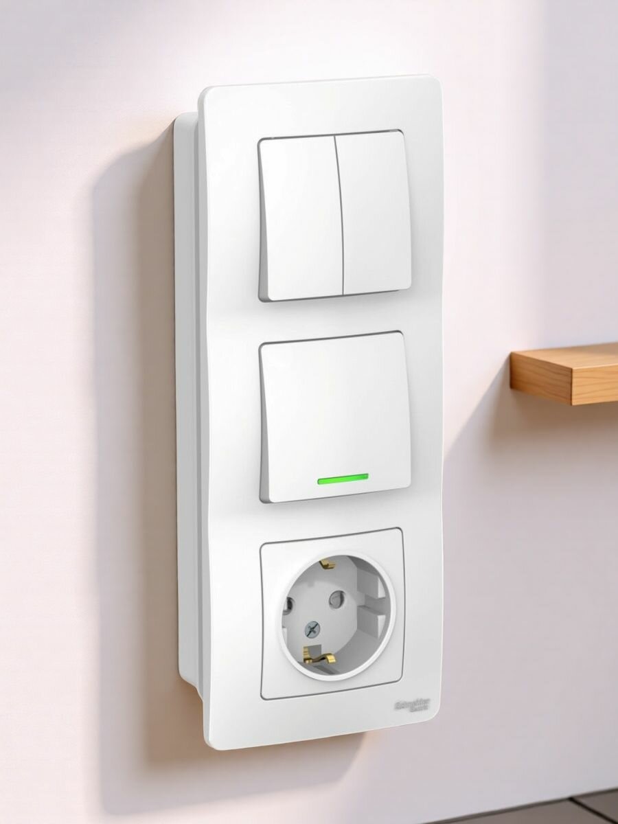 Внутренний блок Systeme Electric Blanca розетка с заземлением 16А, 250В+1-клавишный выключатель+2-клавишный выключатель SE BLNBS101211