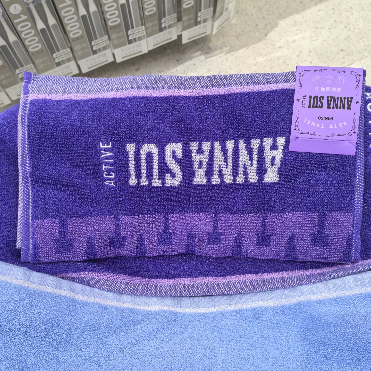 Полотенце для ванной в стиле Letter-Style из коллаборационной серии MINISO Anna Sui Полотенце Anna Sui Sports Letter 32