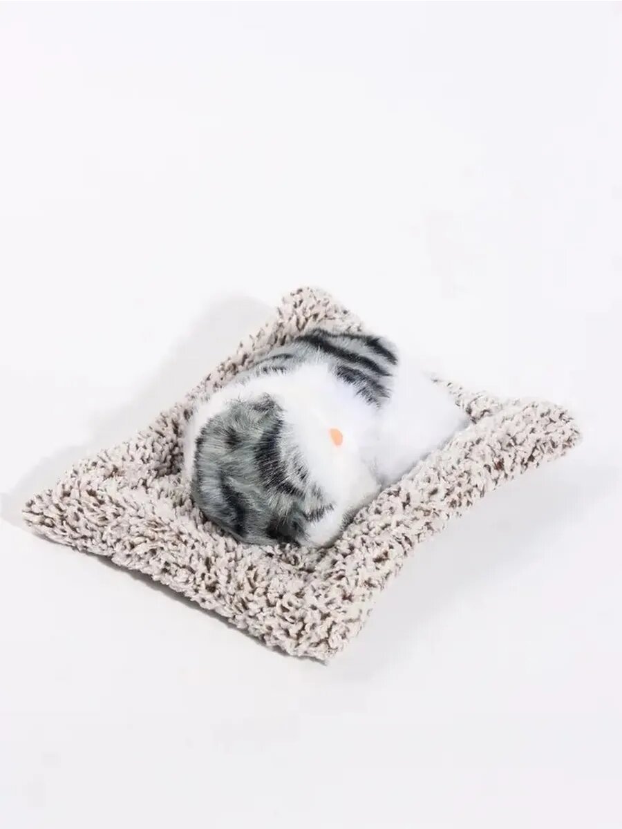 Мягкий котик из искусственного меха для уюта