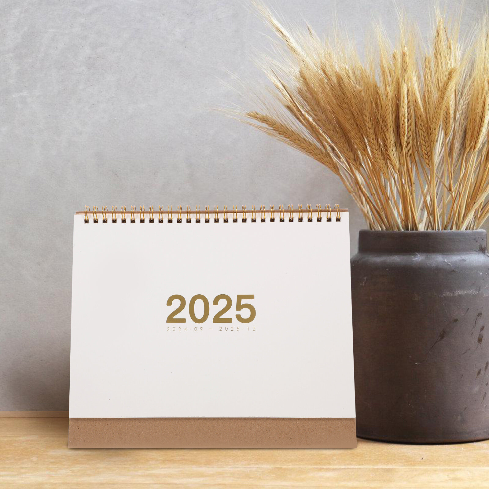Календарь Для Стола 2025 Года С Вертикальным Разворотом И Прочными Листами Размер 25.00X21.00X8.20Cm