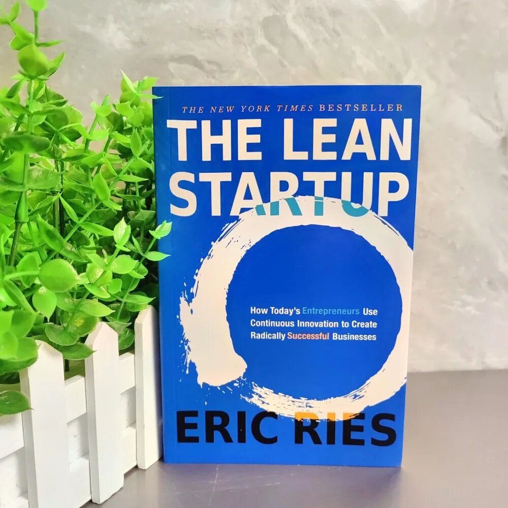 Книга The Lean Startup Эрика Риса на английском языке, мягкая обложка, 2020