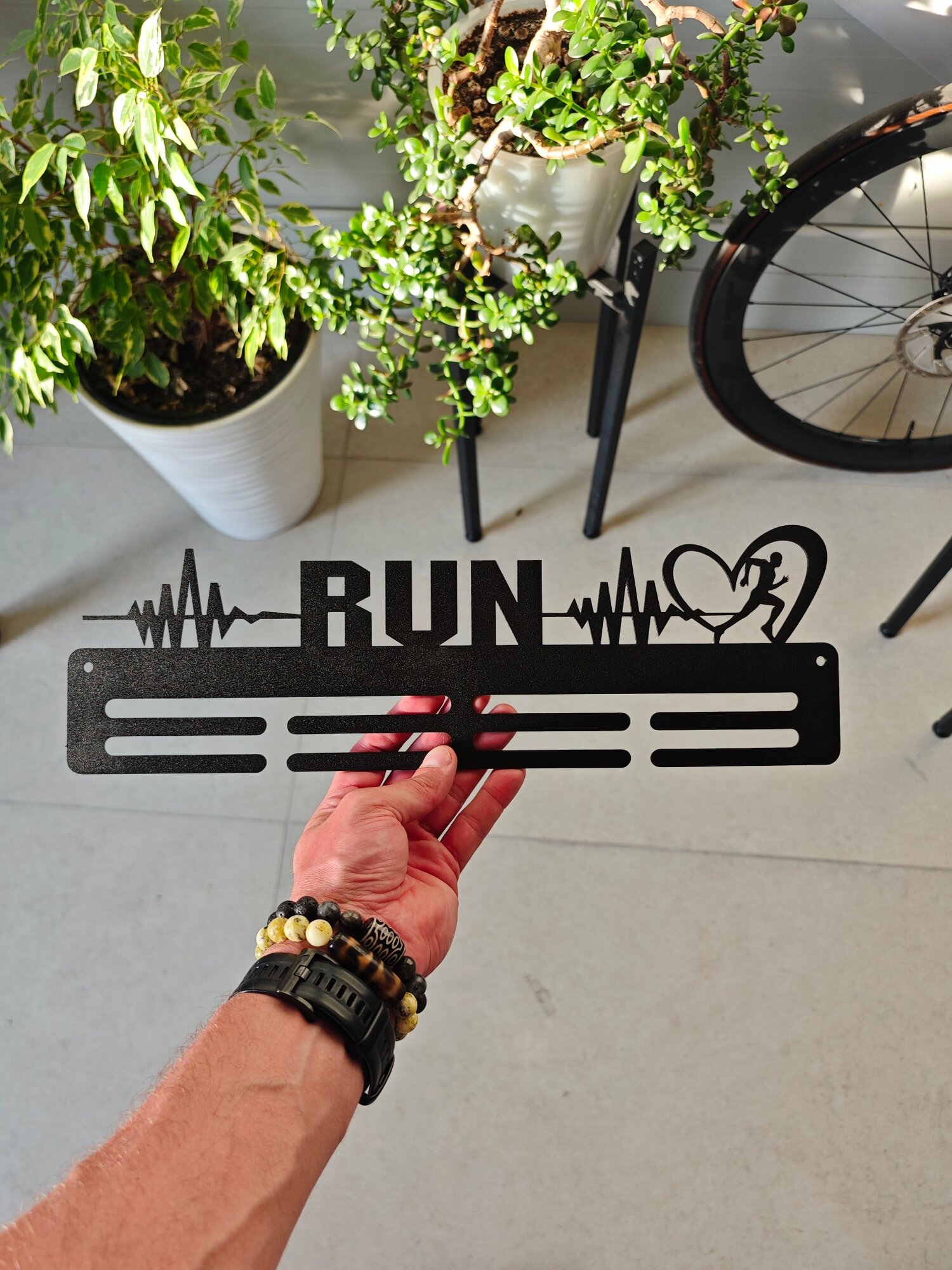 Медальница бег Run, ENJOYTHEMETALL, для бега, металл, матовая, черная, длина 40 см — фото 1