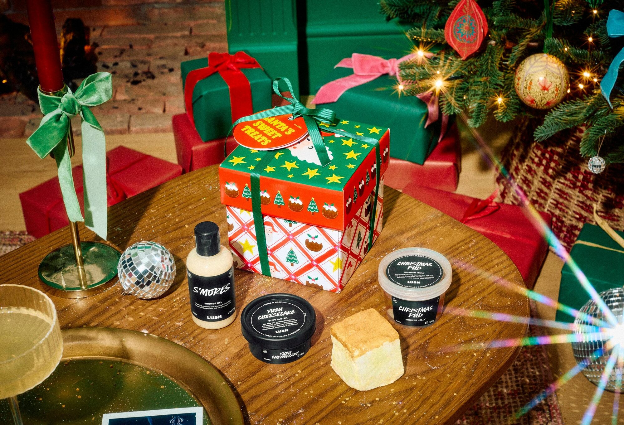 Lush Подарочный набор средств для душа Santa's Sweet Treats, 4 средства