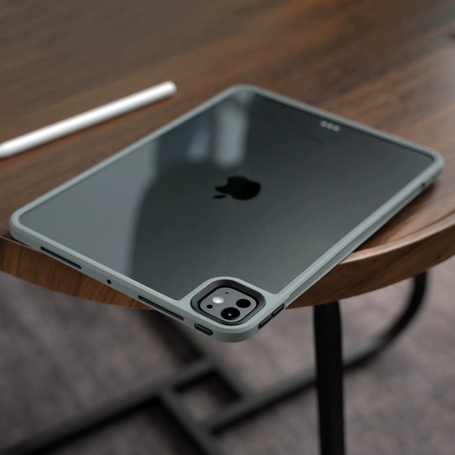 Мягкий чехол для iPad Air 6/7 11 дюймов с прозрачной задней панелью и магнитным отделом для ручки, серый край