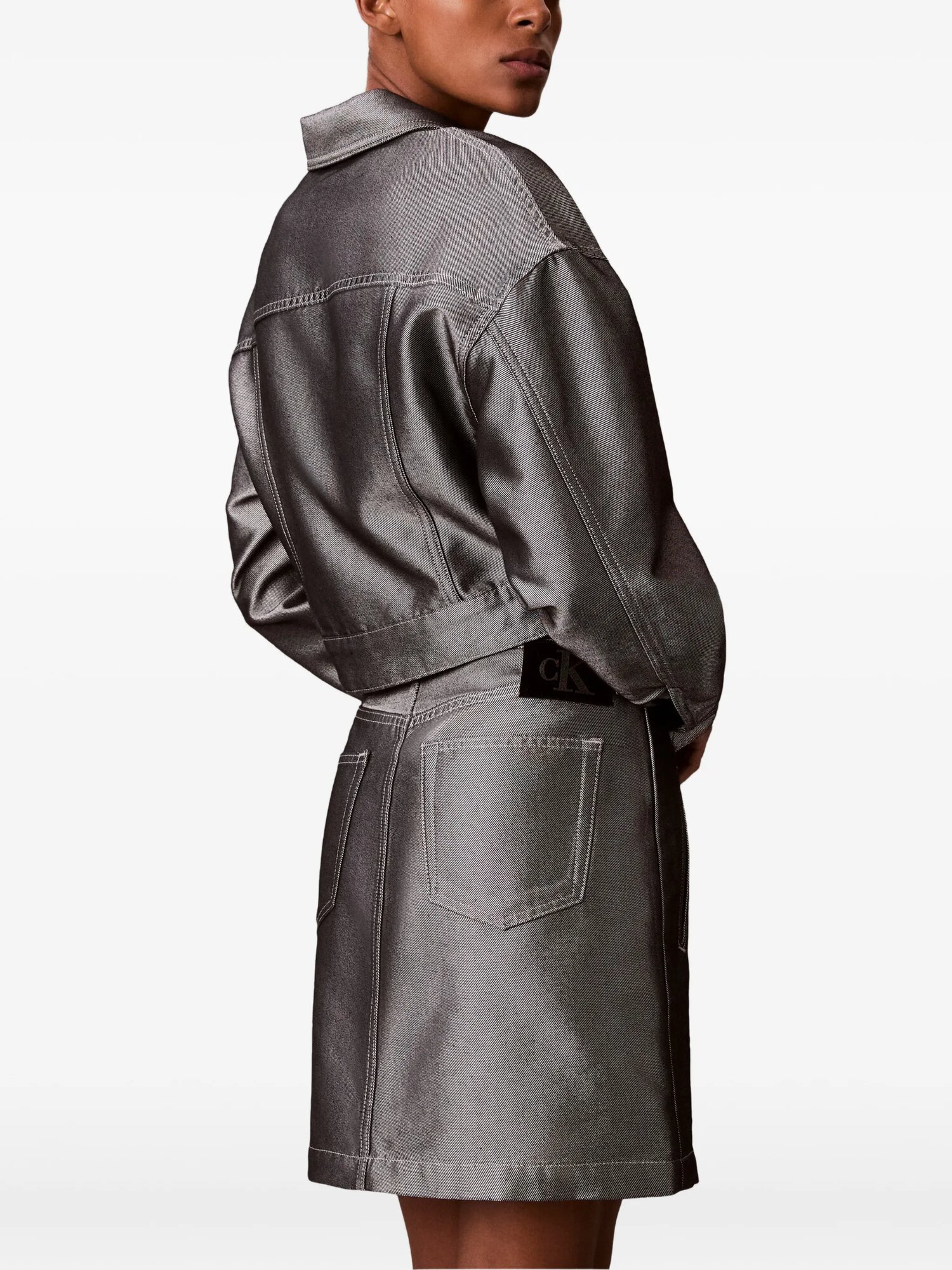 Куртка CALVIN KLEIN Metallic-effect cropped jacket, размер 36 EU, серый — фото 1