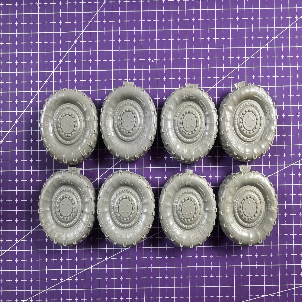 Комплект для сборки модели из литья смолы 1/35, GK, модификация смоляных шин, неокрашенный