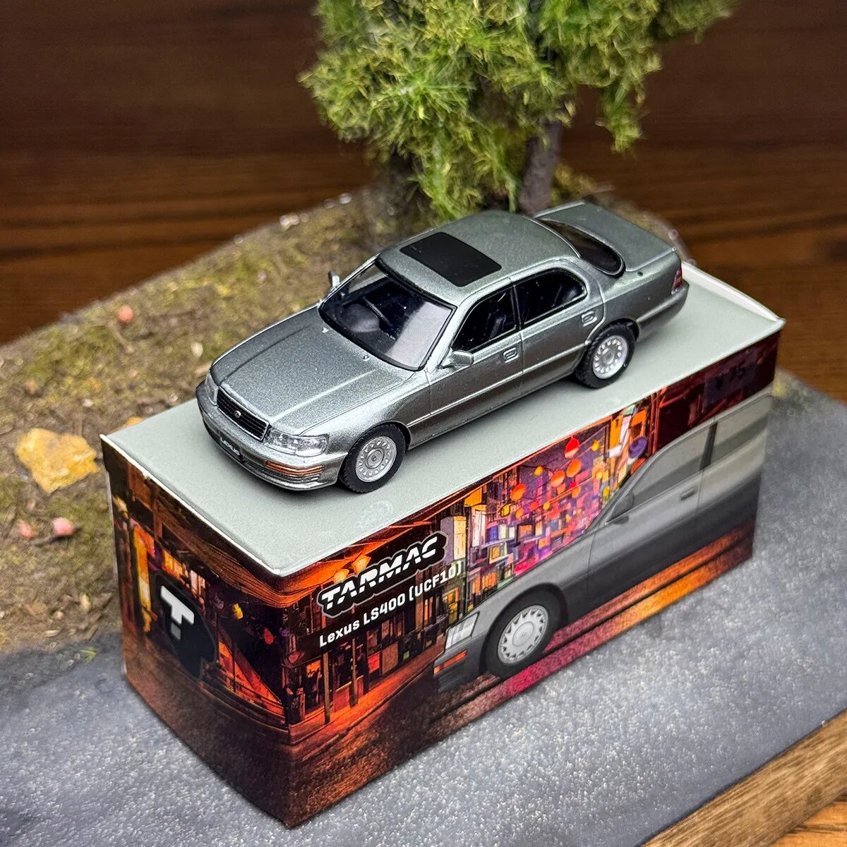 Масштабная модель Lexus LS400 1:64 TarmacWorks