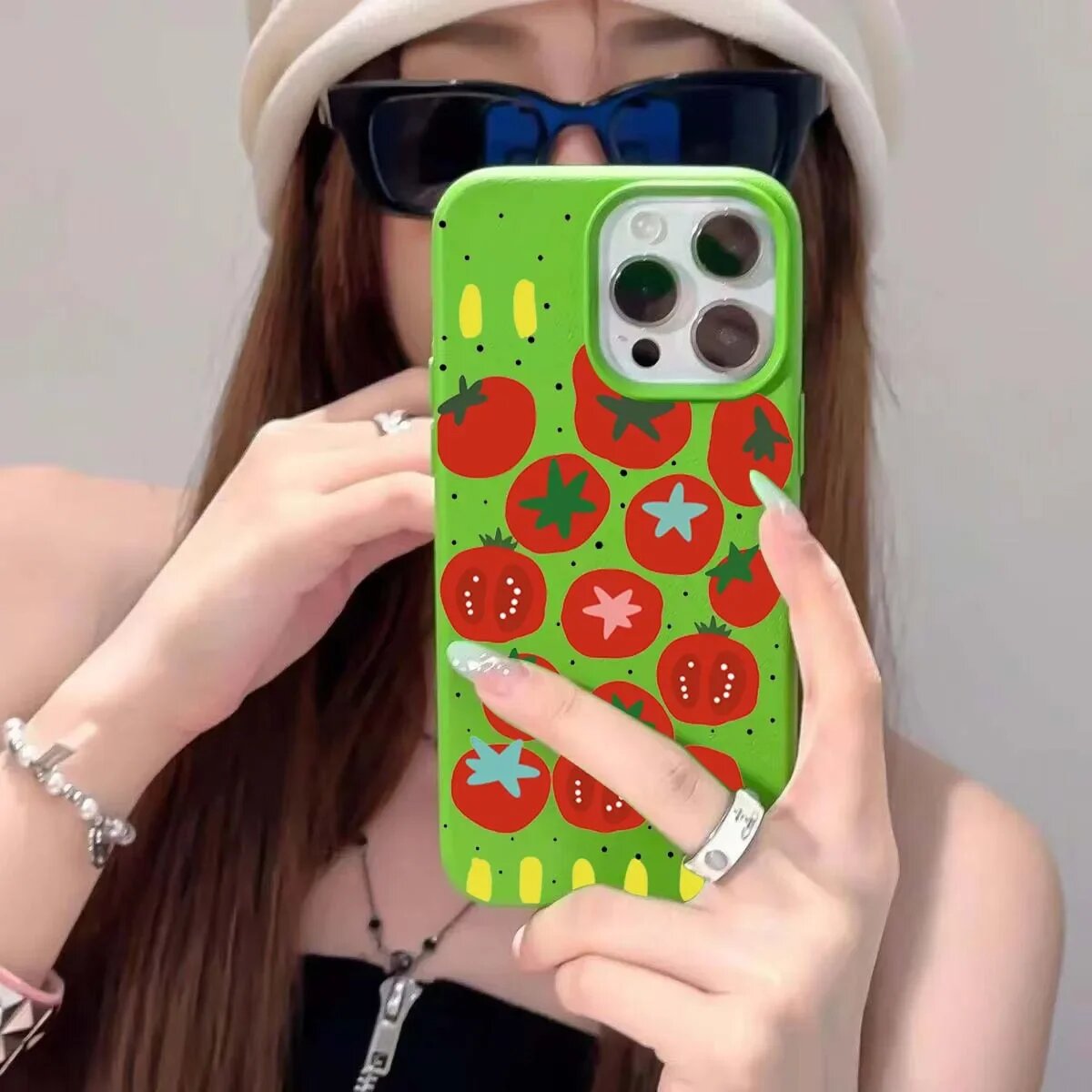 Чехол для iPhone 16 Green Tomato Print