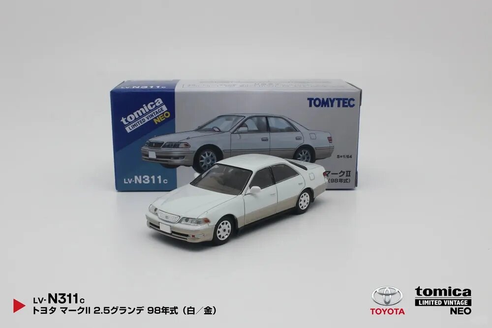 Машинка Tomytec TLV 1:64 LV-N311c Toyota mark II 2.5 Grande 98 year (white / gold)