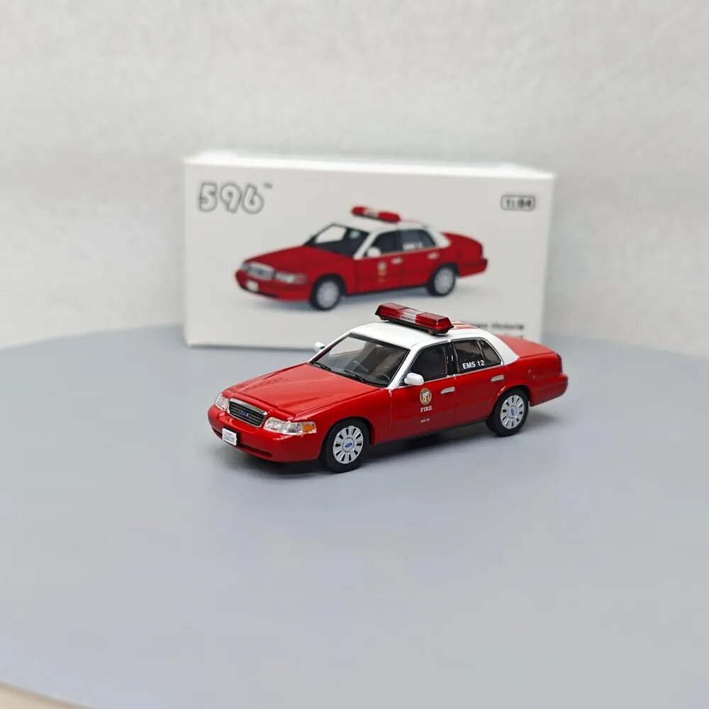 Машинка металлическая модель 596 Model 1:64 Ford Crown Victoria Los Angeles CA Fire Dept