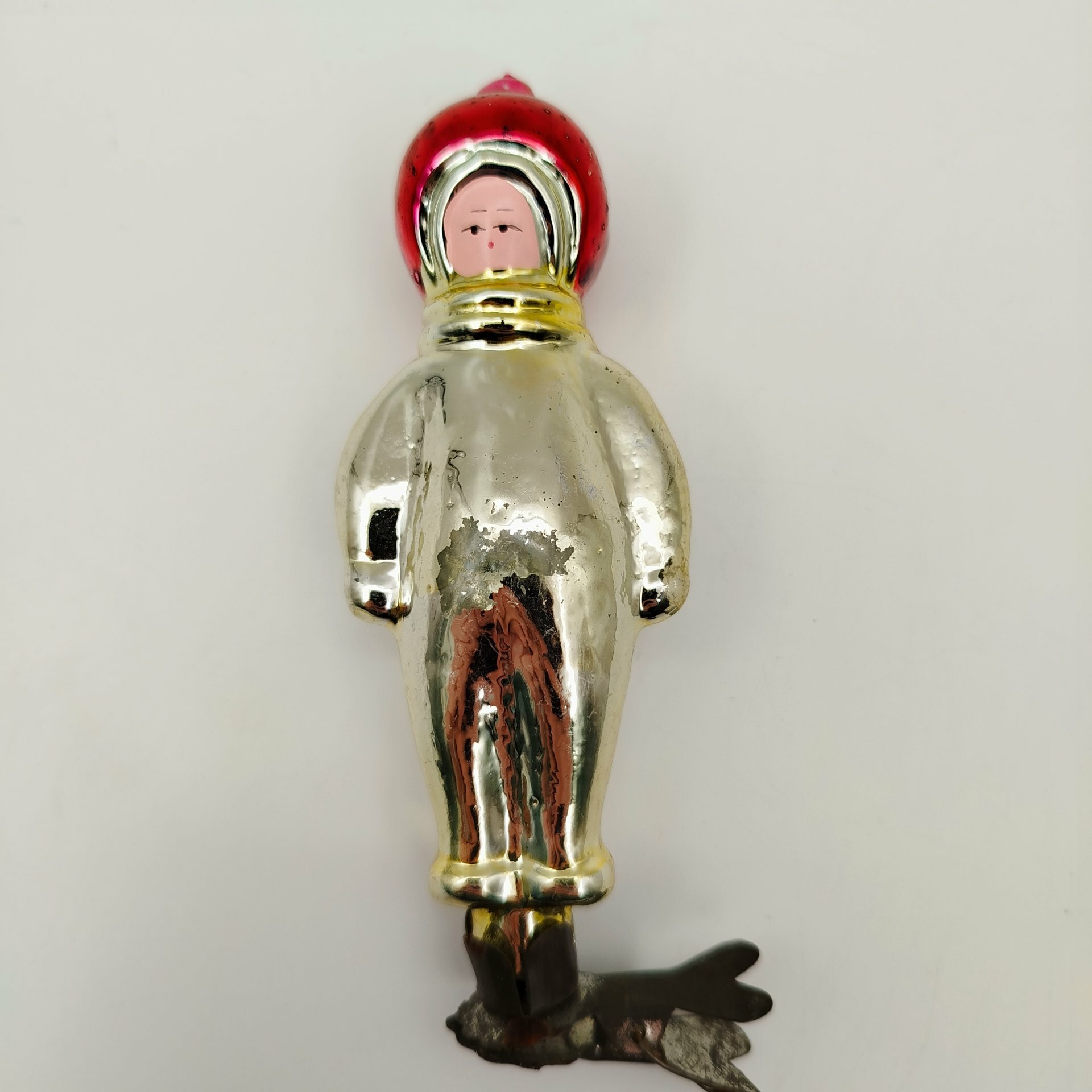 Ёлочная игрушка на прищепке "Космонавт", стекло, краска, металл, СССР, 1960-1970 гг.