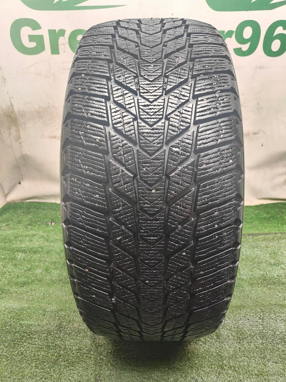 Зимние шины Nexen Winguard Ice Plus 235/45 R18 10% износ MXY792046