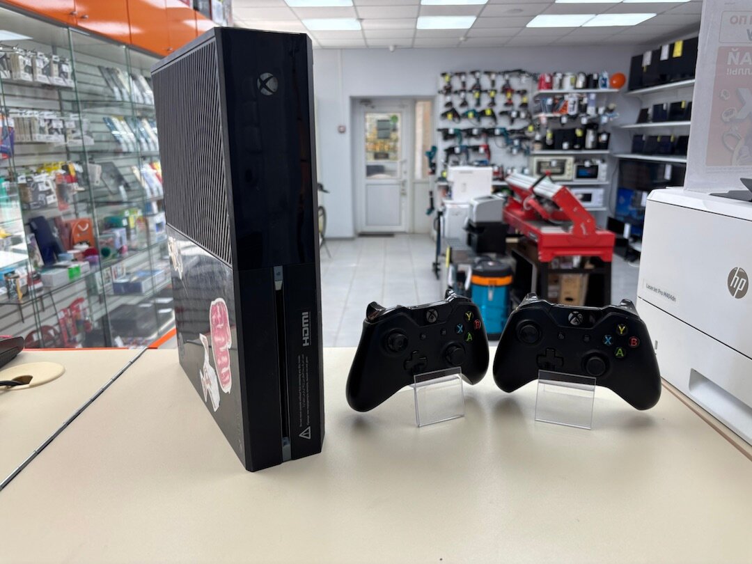 Игровая приставка Microsoft Xbox One, 500GB, черный, с геймпадом Б/У Уценка
