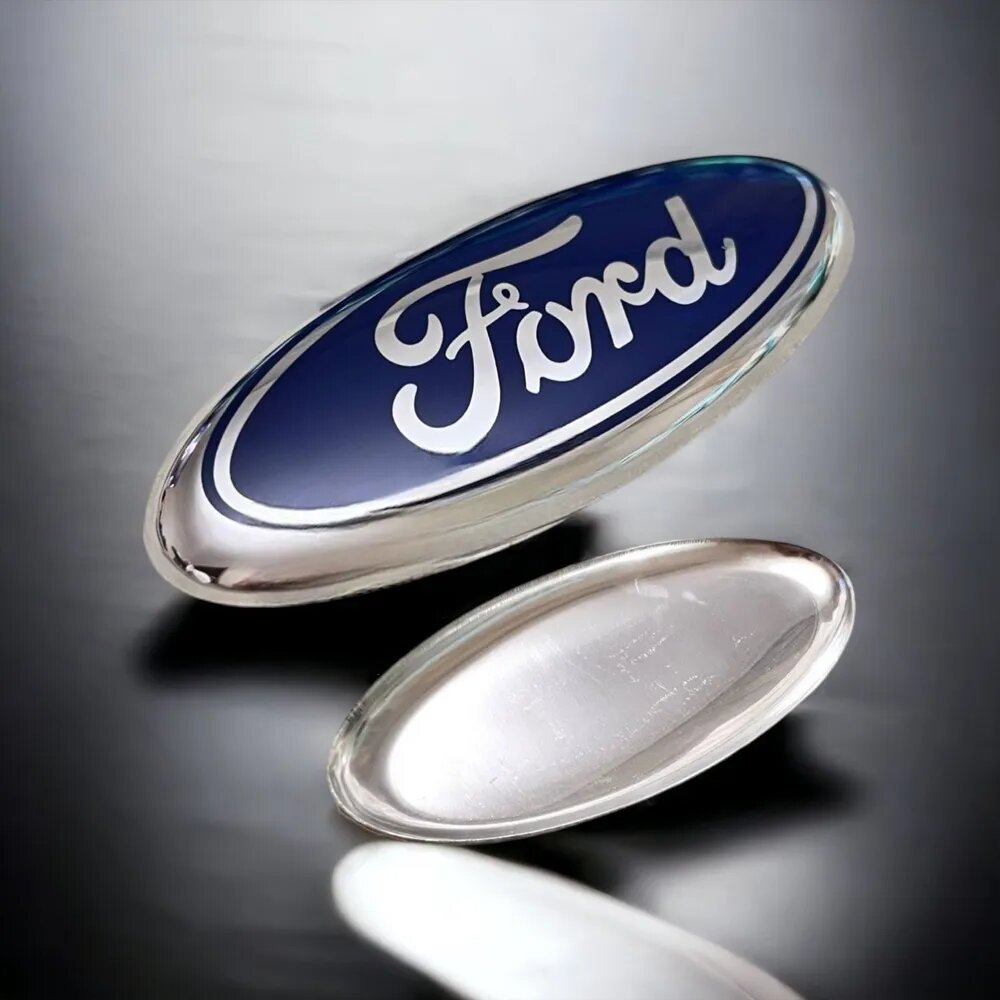 Эмблема / шильдик / логотип для автомобиля ( Ford Focus Ford Mondeo Ford Kugа Ford Fusion ) 143х58 мм без корпуса сферическая синяя, надпись хром. 1 штука