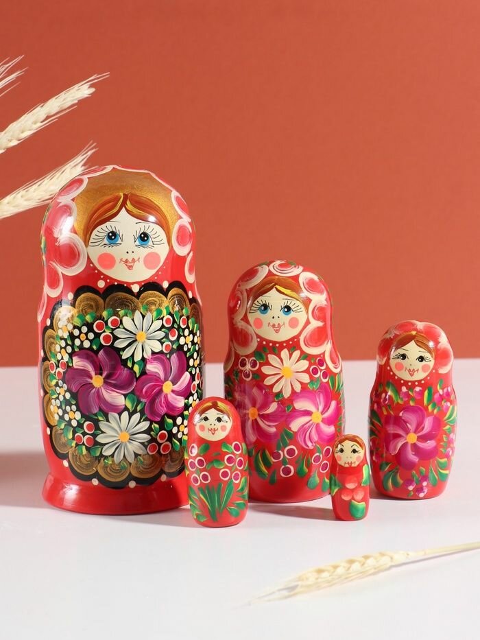 Матрёшка дерево Цветы , красный платок, 5-кукольная, 19 см