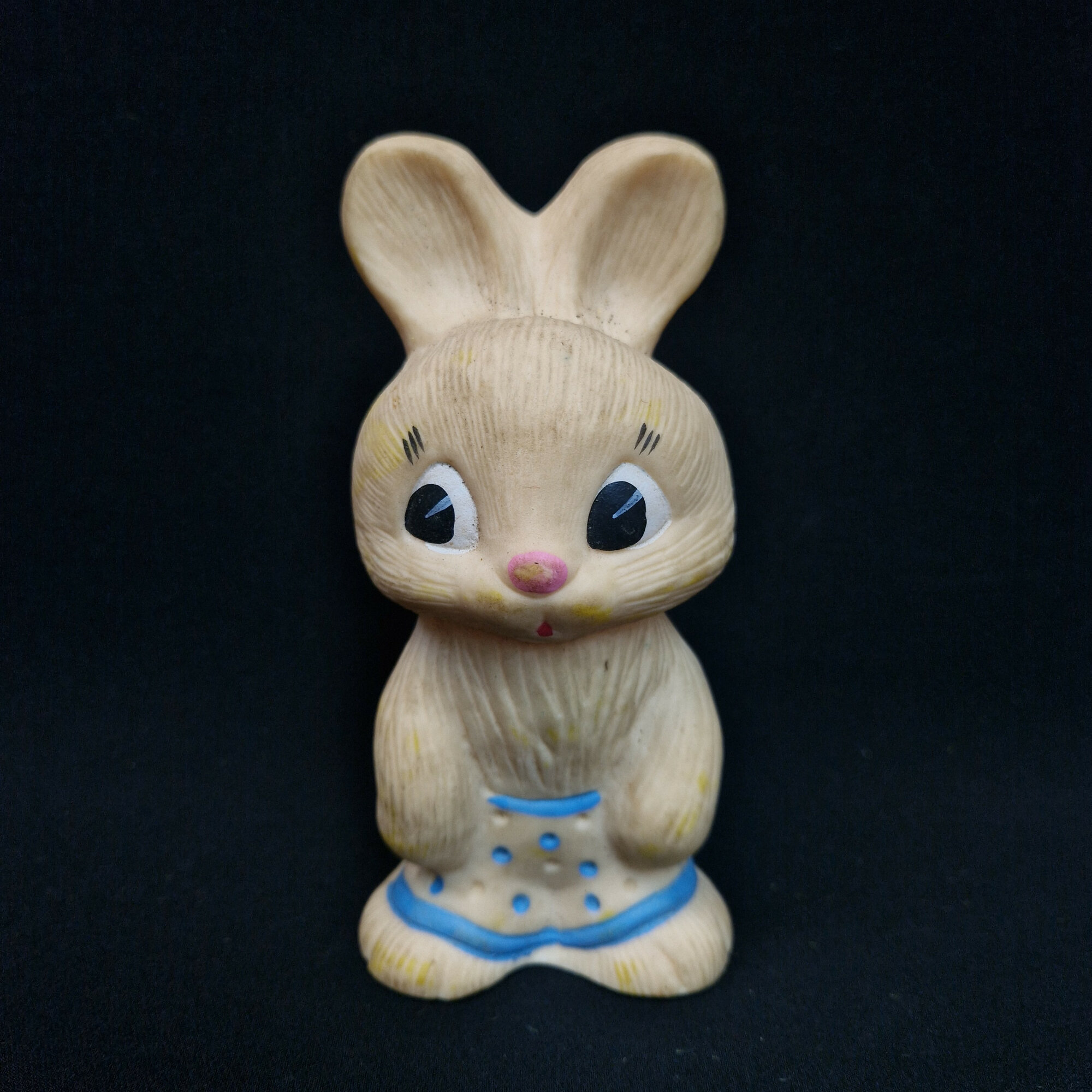 Игрушка резиновая винтажная, СССР. Фигурка зайца в платье, для детской комнаты