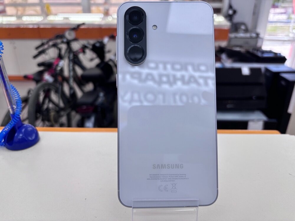 Смартфон Samsung Galaxy A56 5G 8/256 ГБ, Dual: nano SIM + eSIM, Lightgray | светло-серый, б/у,уценка