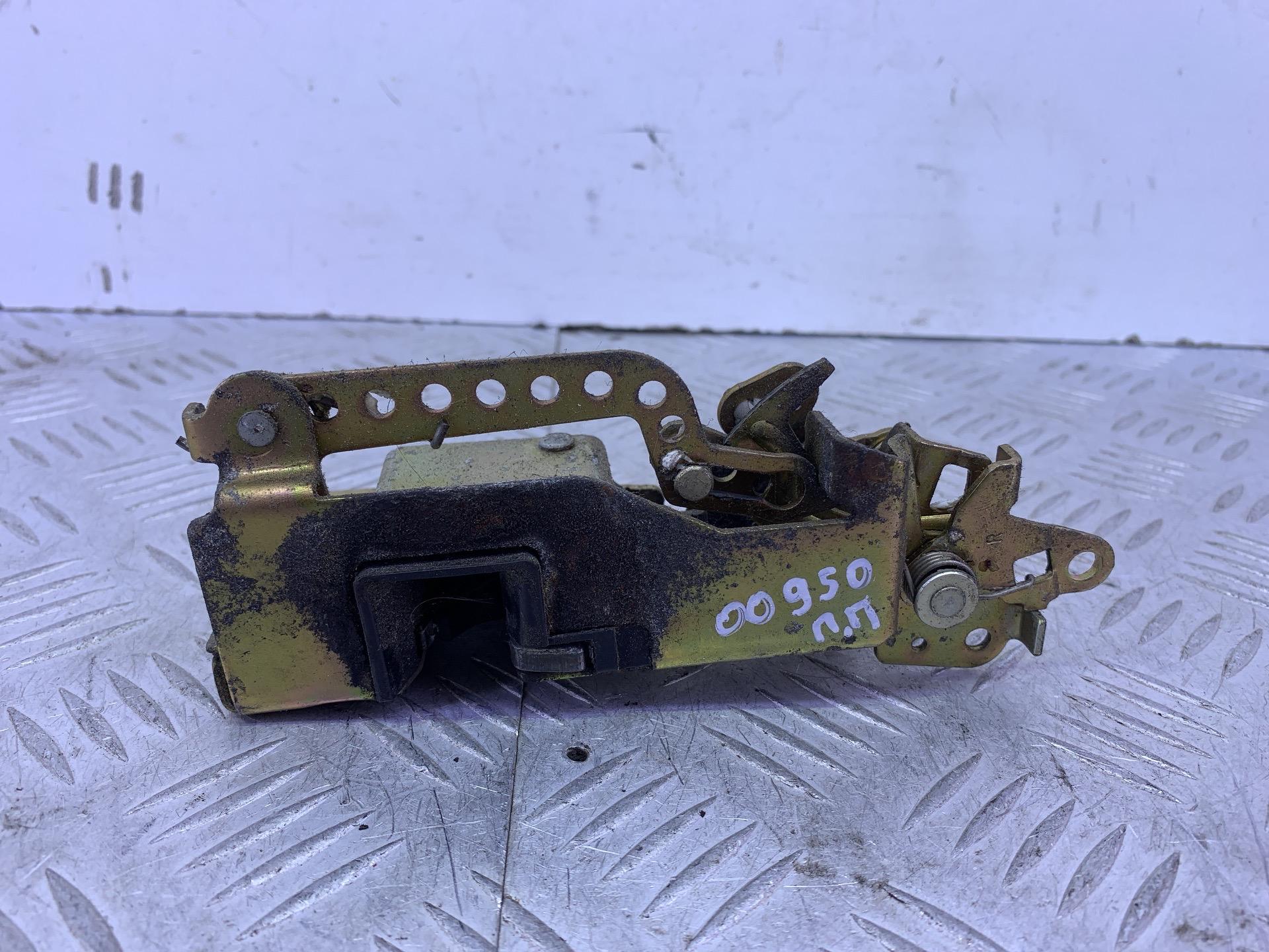 Замок двери передней правой Volkswagen Caravelle T4 (1991 - 2003) 701837016E