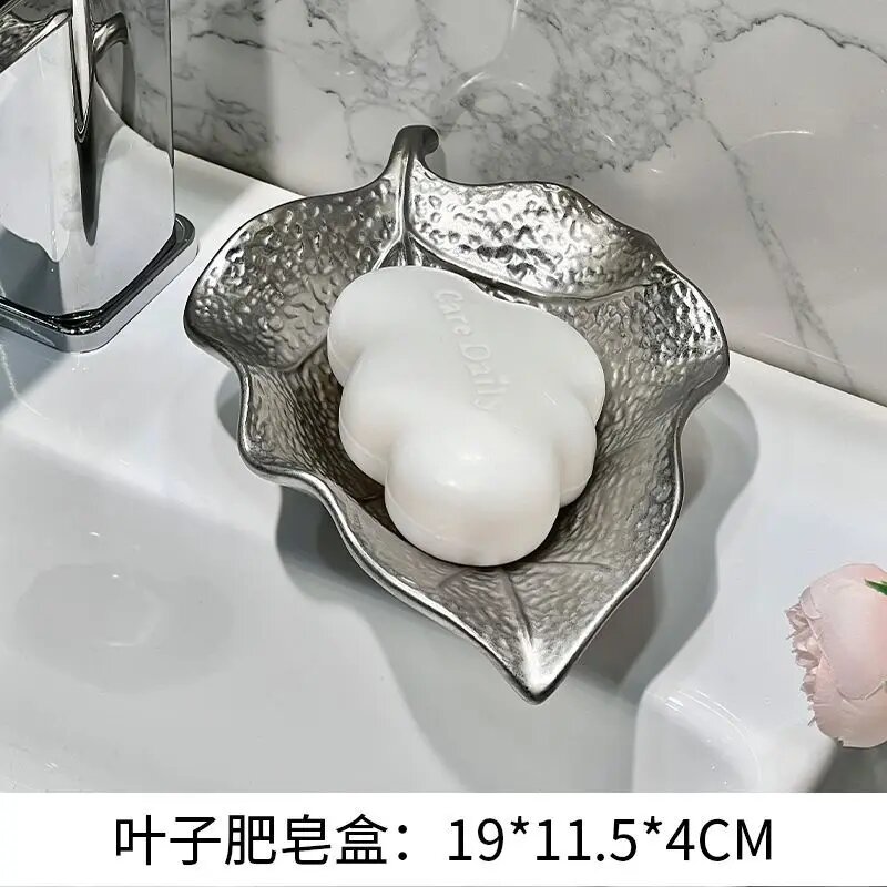 Керамическая мыльница в форме листа silver plated