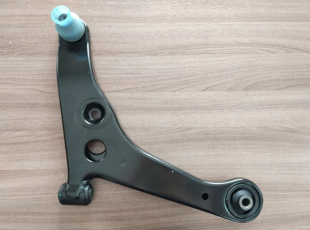 Рычаг подвески передней правый для автомобиля Chery Fora Чери Фора CTR