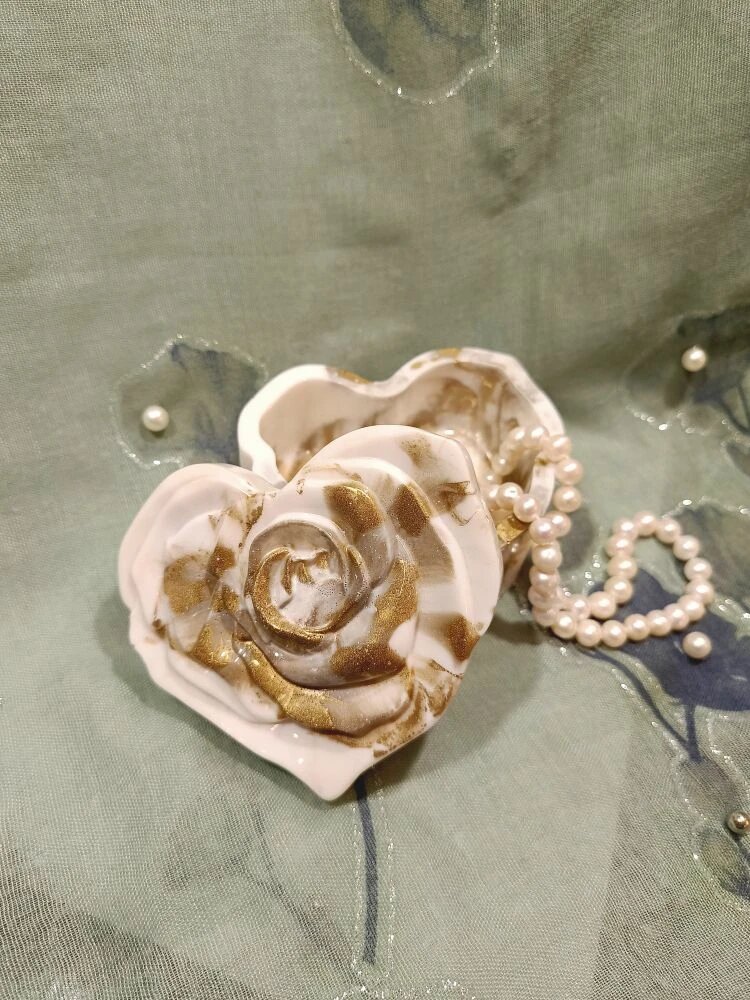 Шкатулка декоративная из эпоксидной смолы ручной работы