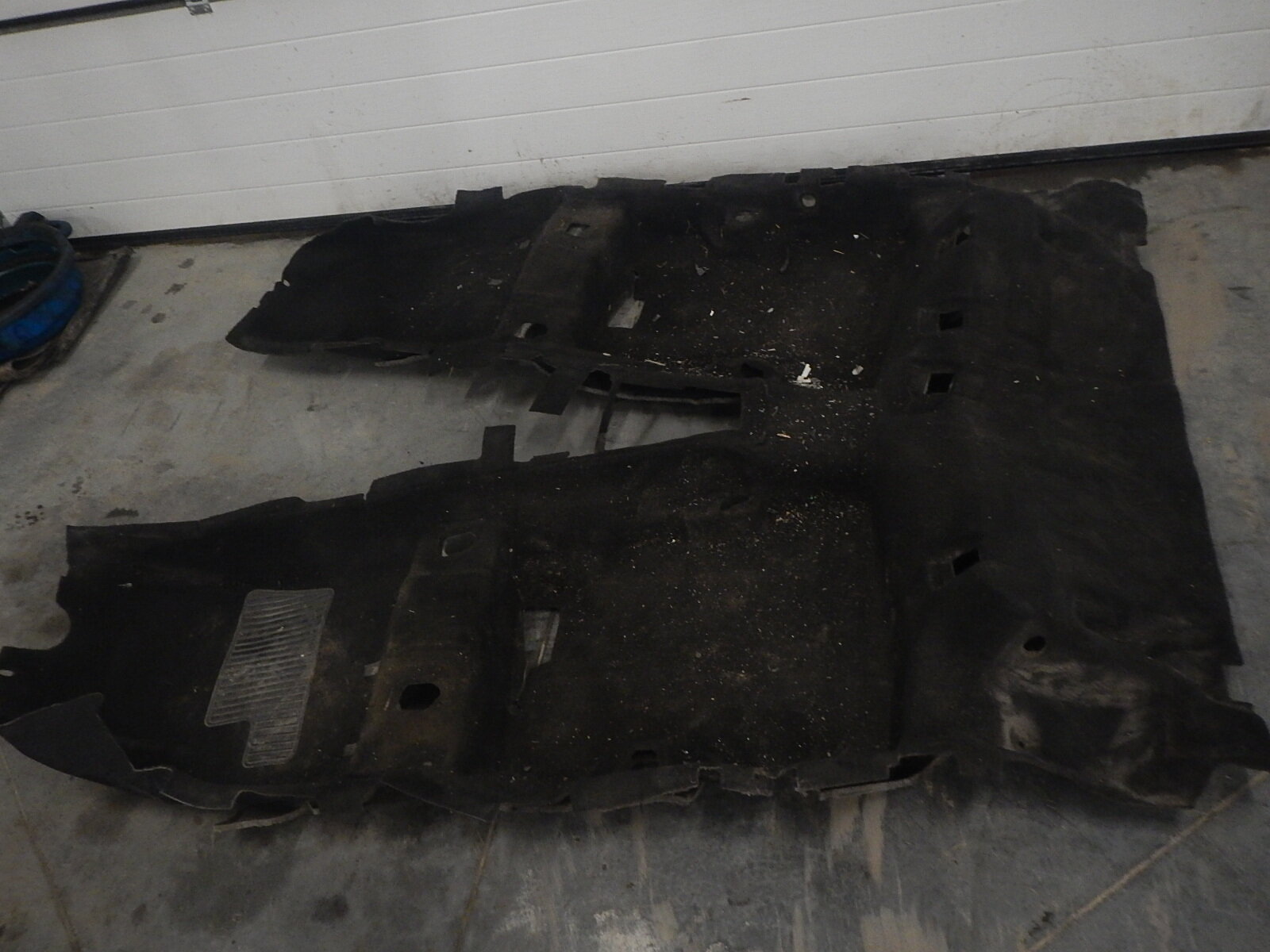 Б/У Покрытие напольное (ковролин), Ford (Форд)-FOCUS 2 (05-08) FORD FOCUS 2 (05-08) Грязное. 645949 FORD арт. 4M51A11454...