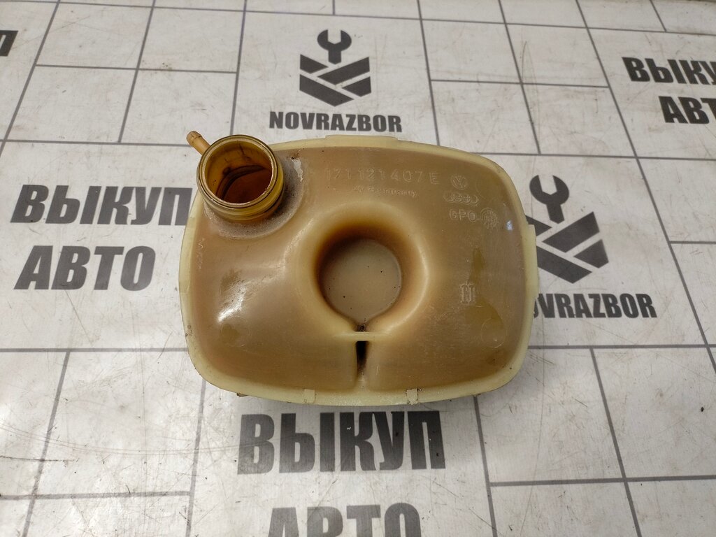 Бачок расширительный VW Golf 2 Jetta 2 83-92