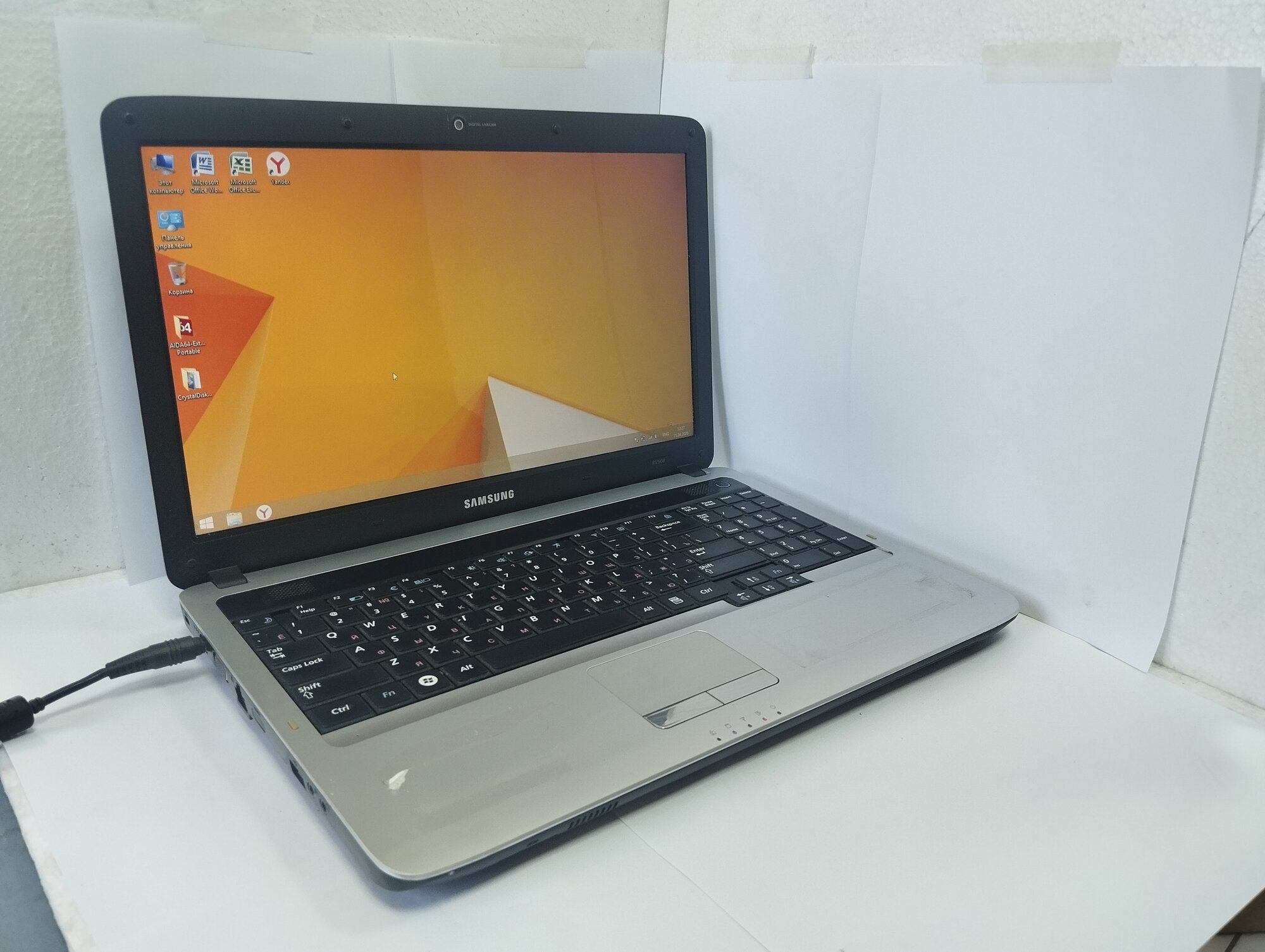Ноутбук Samsung Intel T3500/4/HDD320/int/Win8/15.6"