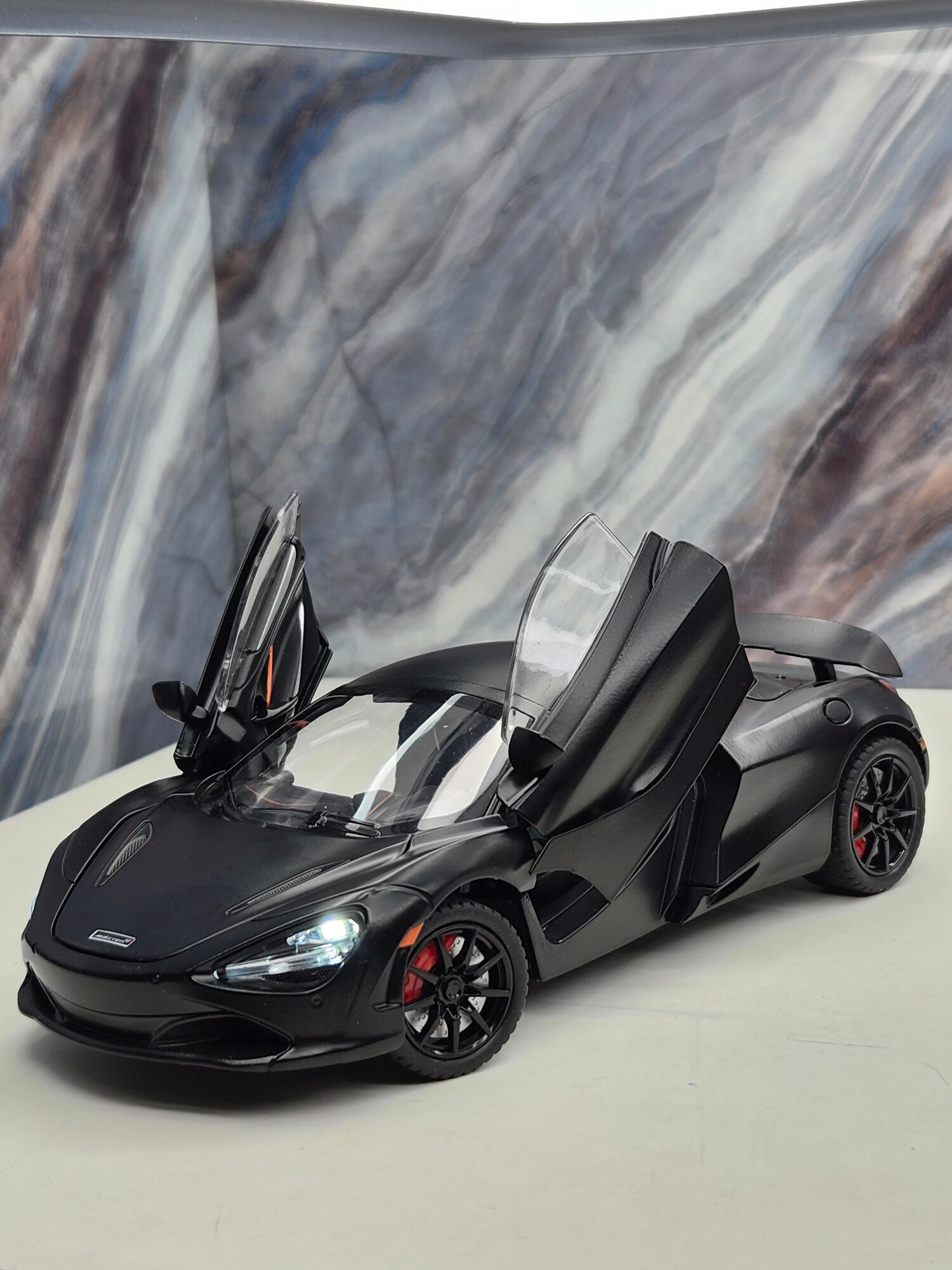 Металлическая машинка Макларен 720S масштаб 1/24 McLaren свет звук
