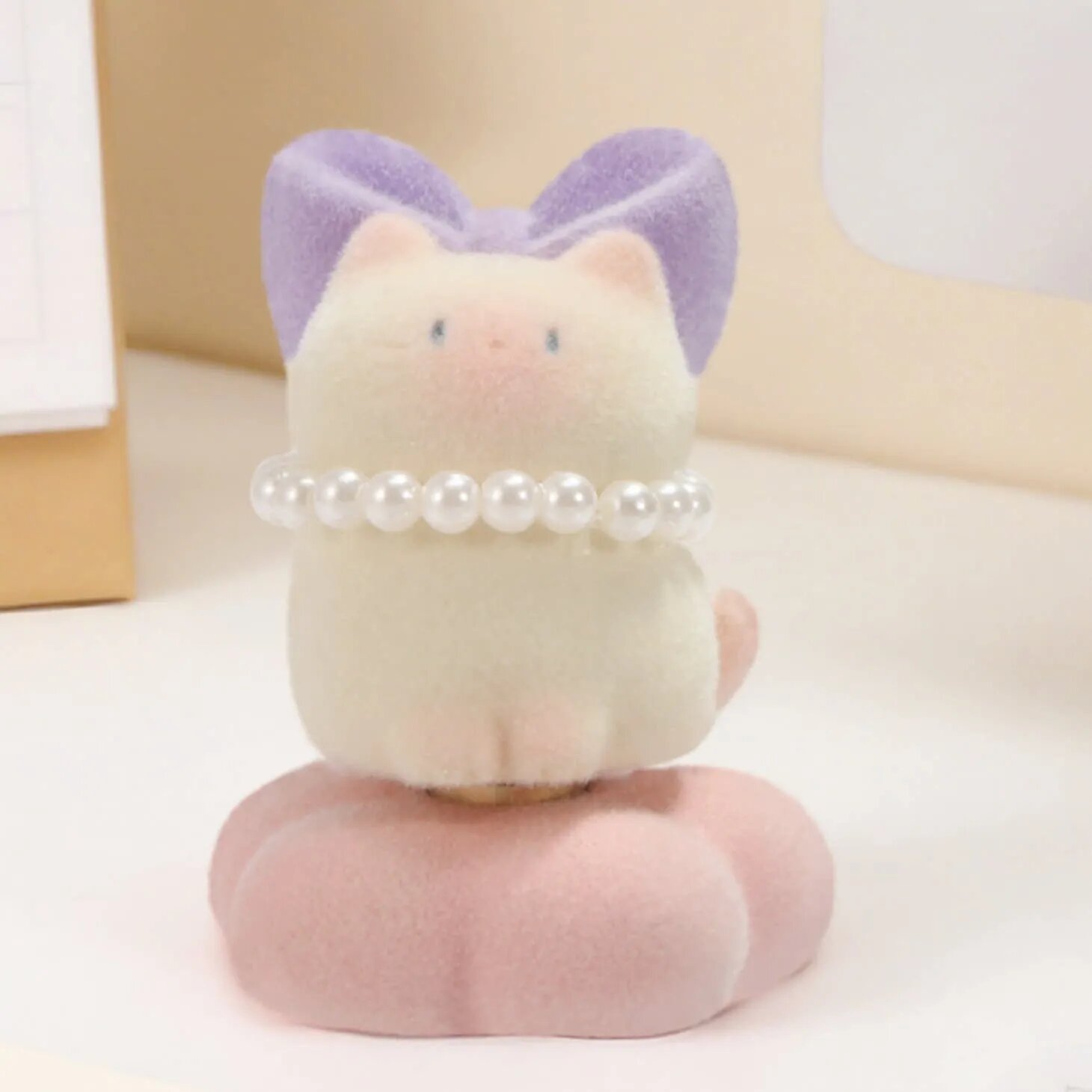 Мини-фигурка кота Пай Bandai Hidden beauty cat