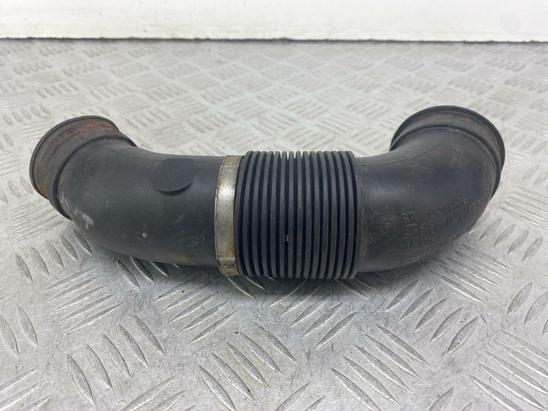 Патрубок воздушного фильтра Opel Corsa D F08 2010 13248878