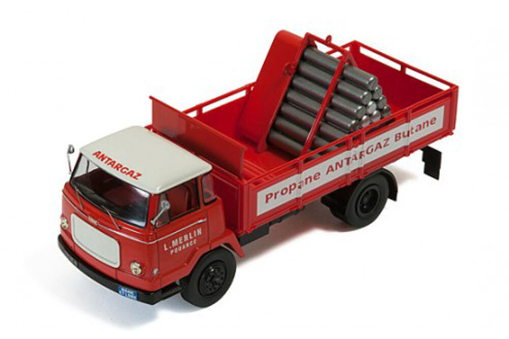 Модель коллекционная IXO Unic auteuil gas transporter-antargorky 1963 red