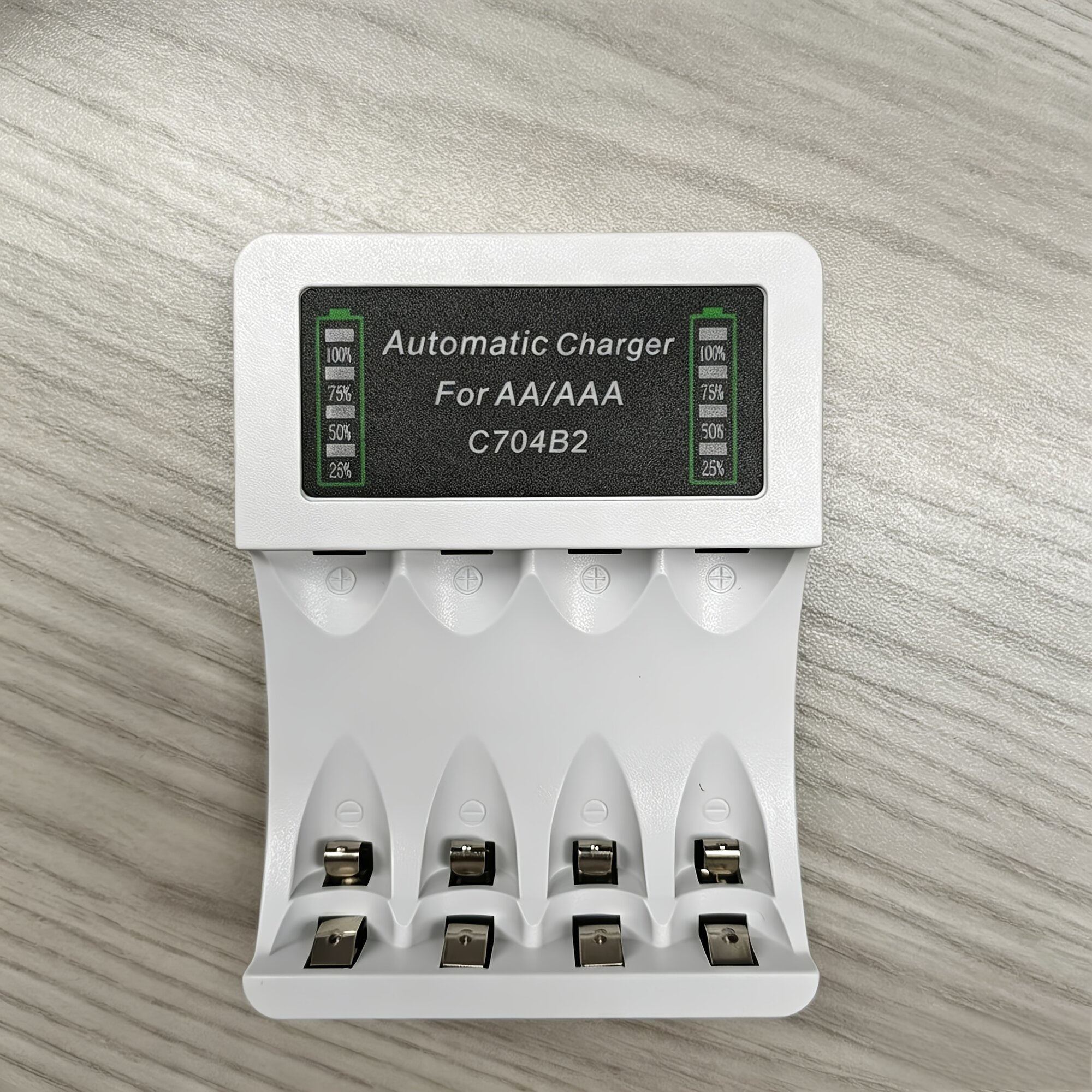 Интеллектуальное зарядное устройство на 4 слота с LED-индикацией и таймером для Ni-MH/Ni-Cd аккумуляторов AA/AAA, белое, модель 704B2